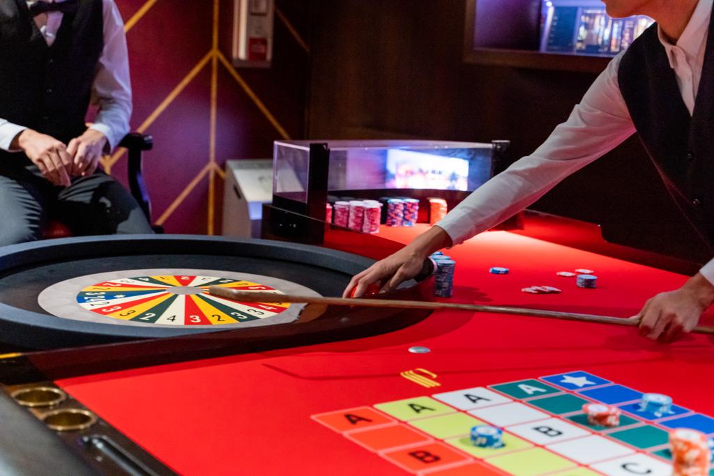 Le Multicolore enfin sur les Champs-Élysées ! – Les clubs de jeux parisiens